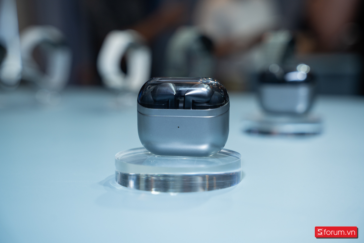 Trên tay tai nghe Samsung Galaxy Buds 3 và Buds 3 Pro: Thiết kế mới mang phong cách tương lai ...